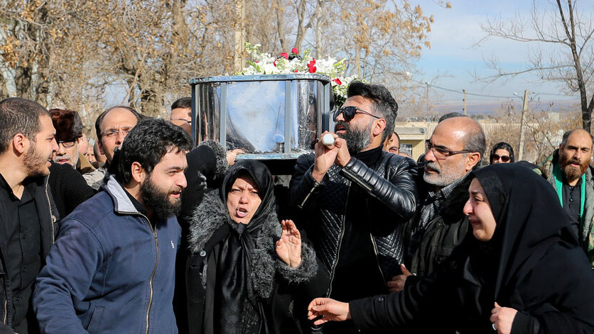 مراسم تلخ وداع با پیکر نگار دختر دانشجوی کشته شده در حادثه علوم تحقیقات